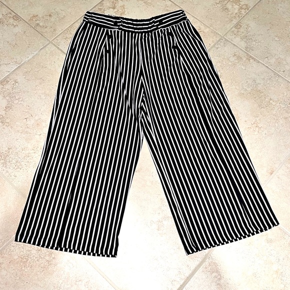 Robert Louis | Pants & Jumpsuits | Robert Louis Black White Stripe Crop ...